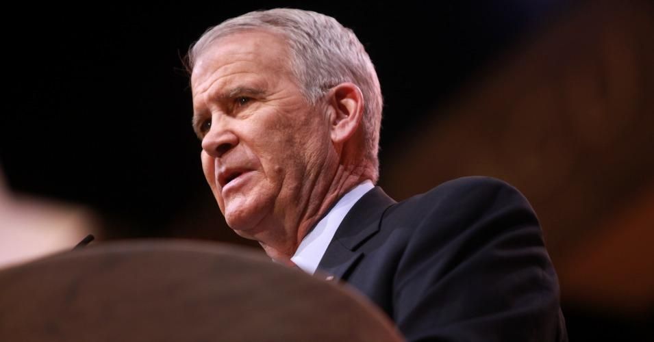 Oliver North, Whose 'Very Name Is Synonymous With Corruption and ...