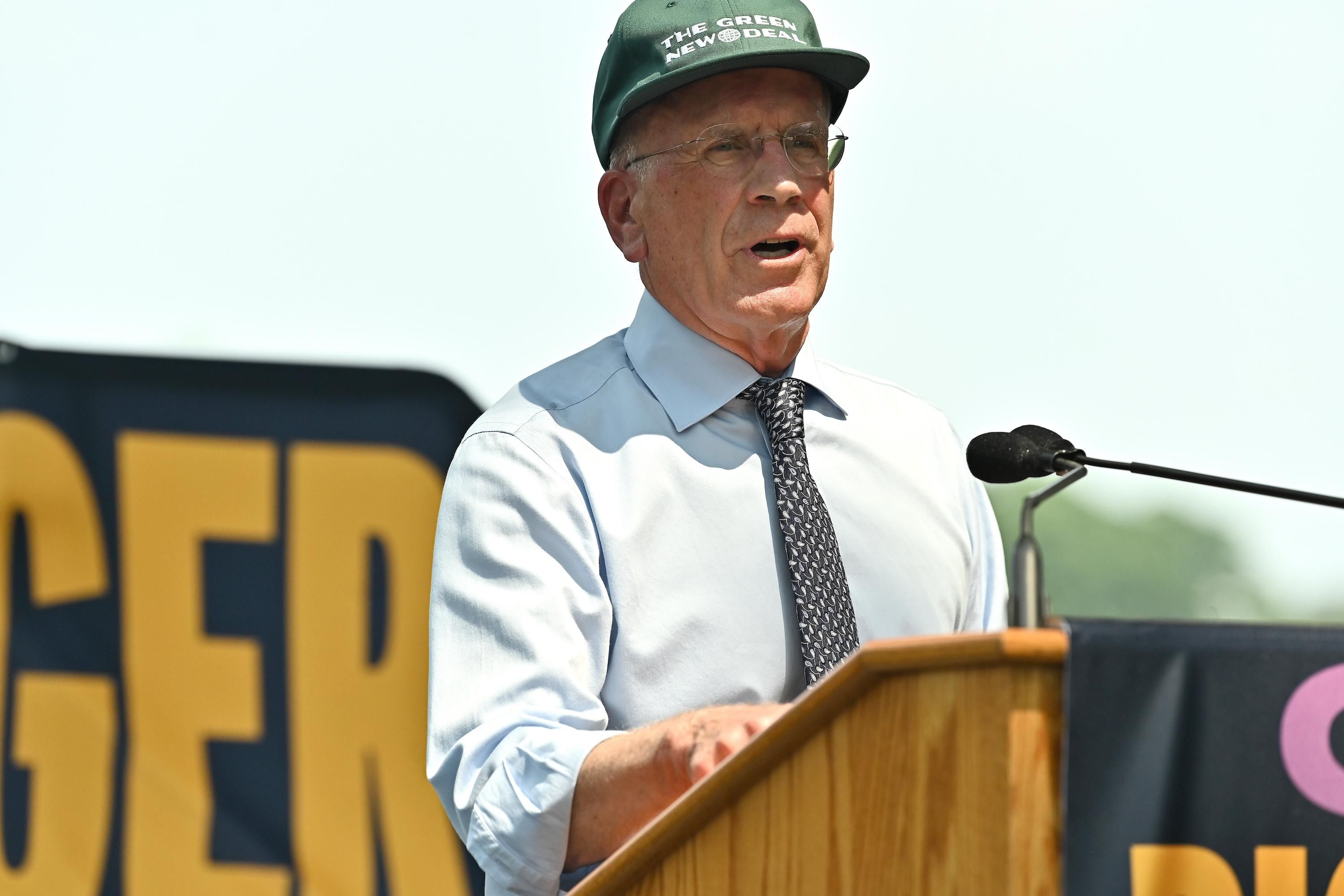 Bernie Sanders Endorses Fellow Vermonter Peter Welch for US Senate
